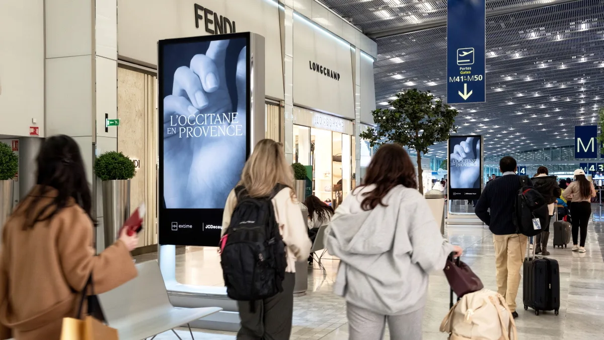 Jcdecaux Debuts Worldwide Airport Dooh Solution New Digital Age
